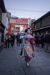 How to spot a geisha in Kyoto | Peeking Duck